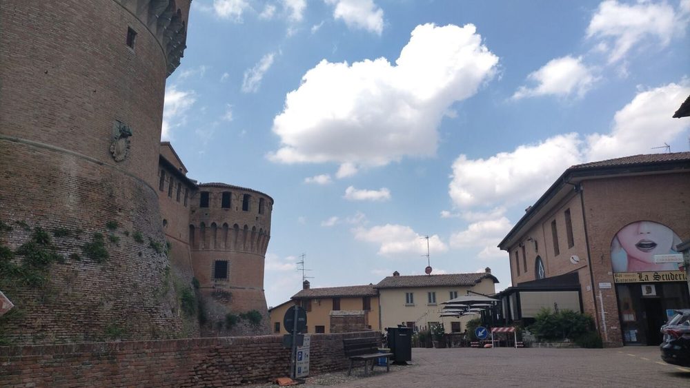 Dozza: cosa vedere nel borgo dei murales? | Il Miraggio Travel Blog