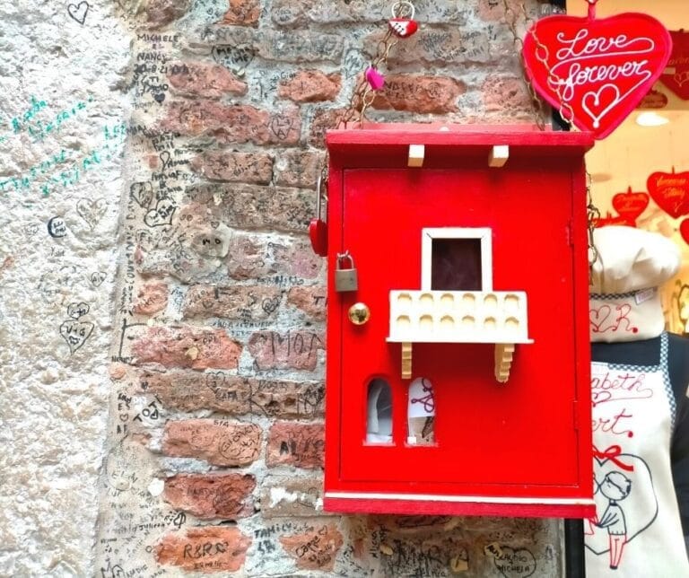 Scrivere una lettera d'amore al Club di Giulietta di Verona | Il Miraggio